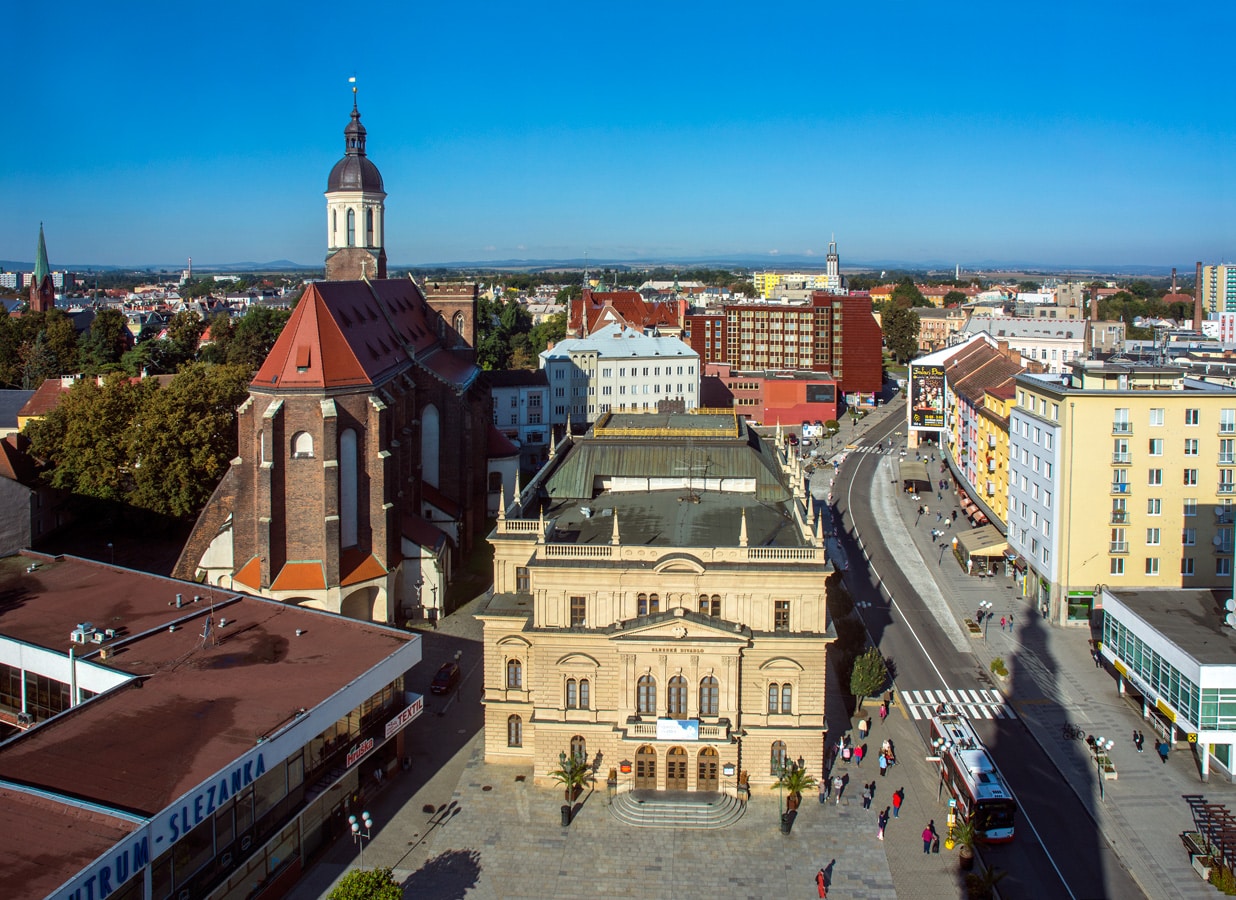 Hádali se o páva, vznikla z toho Opava - Země Světa