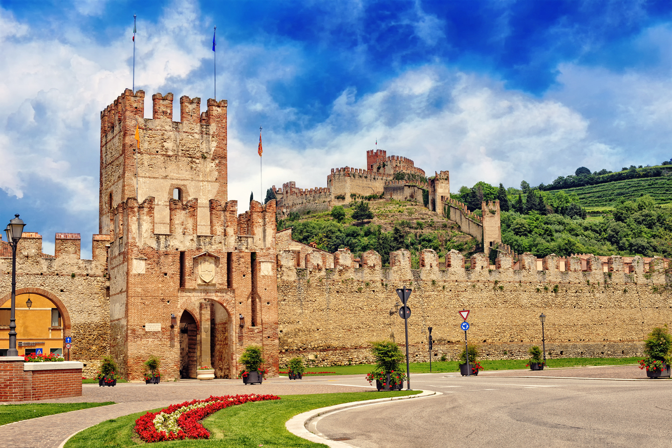 Castelli degli Scaligeri - časopis Země Světa